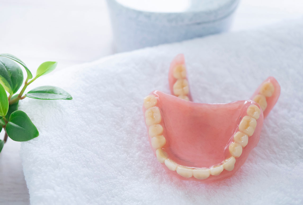 Vollprothese: Optimaler Zahnersatz beim zahnlosen Kiefer - Esser ...